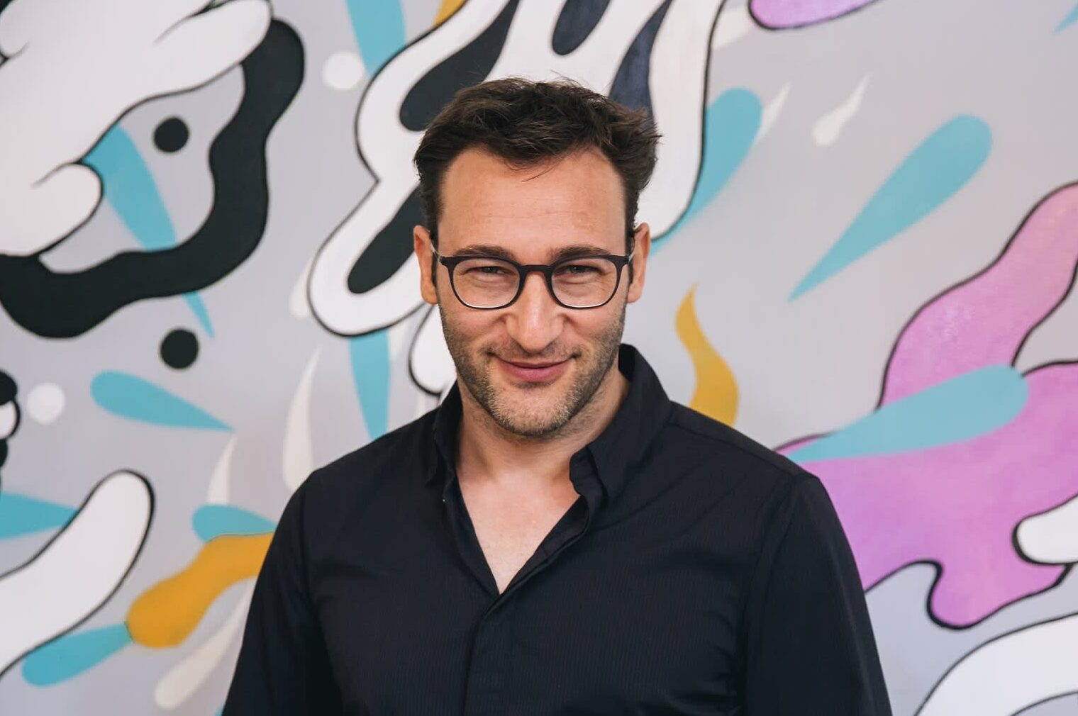 Conheça o lema de Simon Sinek para desenvolver melhores relações em ...