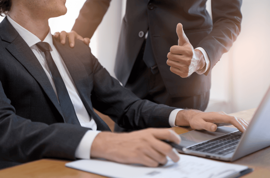 Ghost Growth: quando a promessa de crescimento profissional vira teatro ...